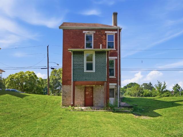 1616 Brewster Avenue
