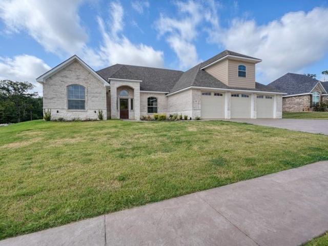 1616 Courtland Ln, Lindale, TX 75771