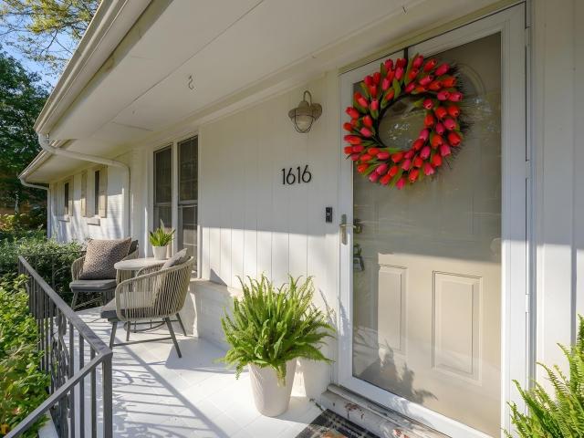 1616 Cresthill Road