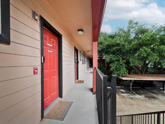 1616 Elgin Street 11