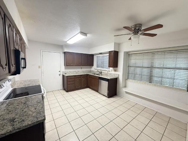 1616 Fannin Circle