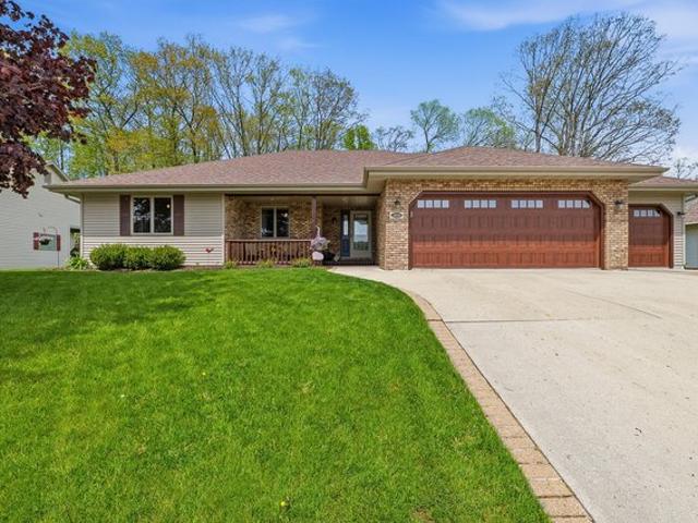 1616 Sandstone Ln, Howards Grove, WI 53083