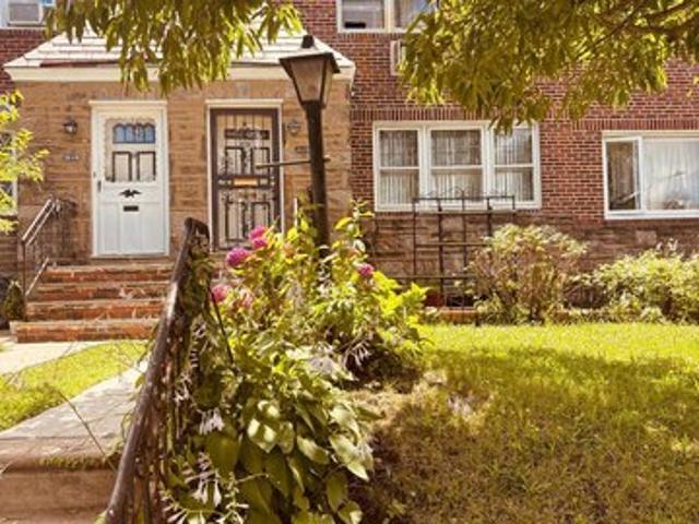 1616 Wynsam St, Philadelphia, PA 19138