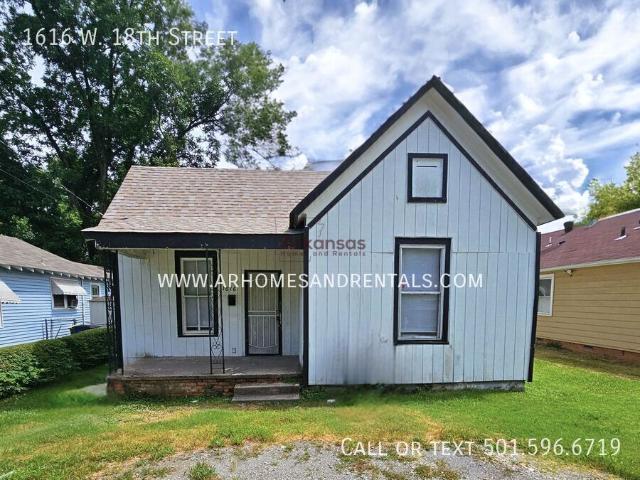 1616 W. 18th Street | 3 Bedrooms | 1 Bathroom ~ 1/2 Off Month's Rent!