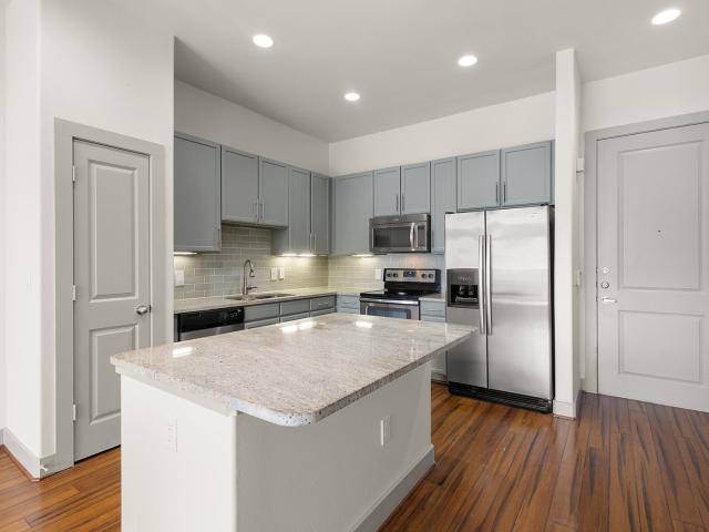 1616 W Dallas Street 107