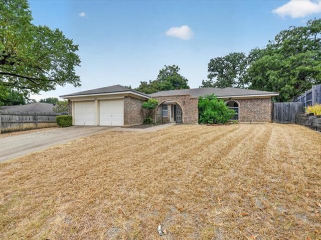1617 Bent Oak Dr, Bedford, TX 76021