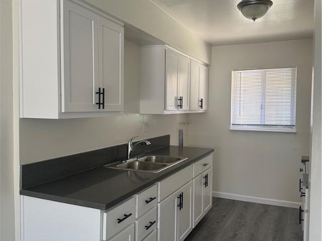 1617 Cedar