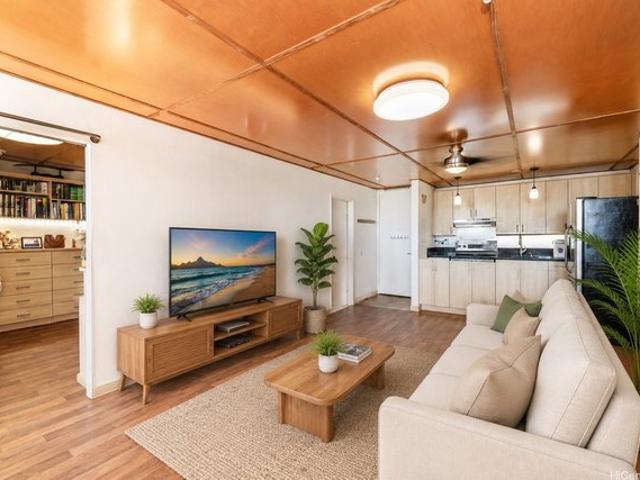1617 Clark St Apt 801, Honolulu, HI 96822