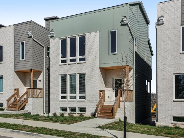 1617 Hampton St W