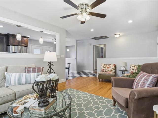 1617 W Shadowridge Drive
