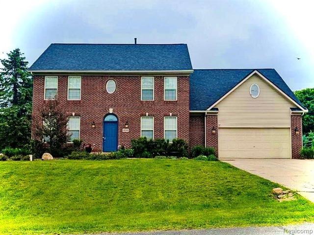 16181 Valcrest Dr, Fenton, MI 48451