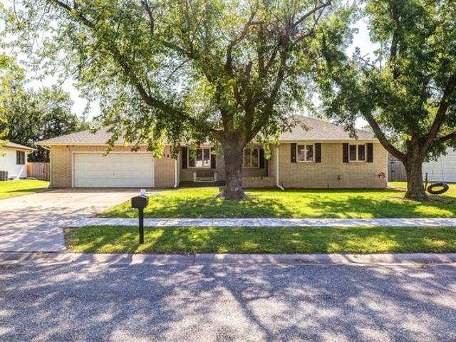 1618 N Walnut Dr, McPherson, KS 67460