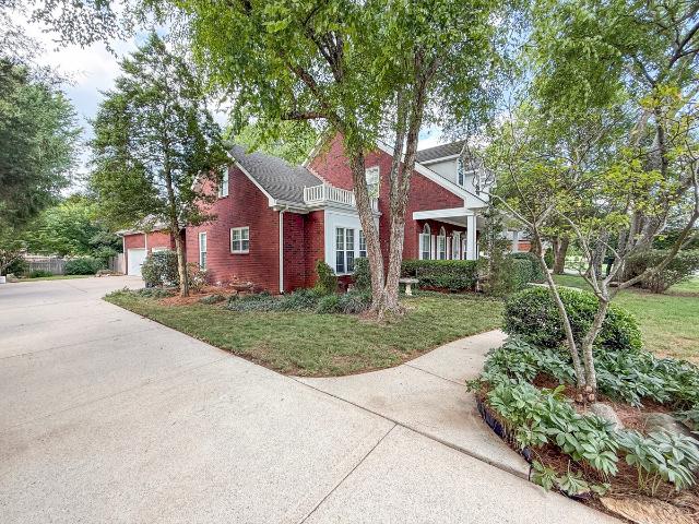 1618 Buckingham Dr