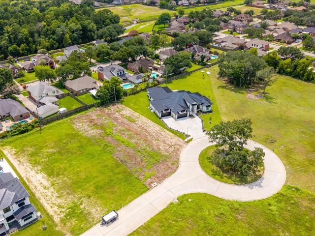 1618 Crown Oaks Court