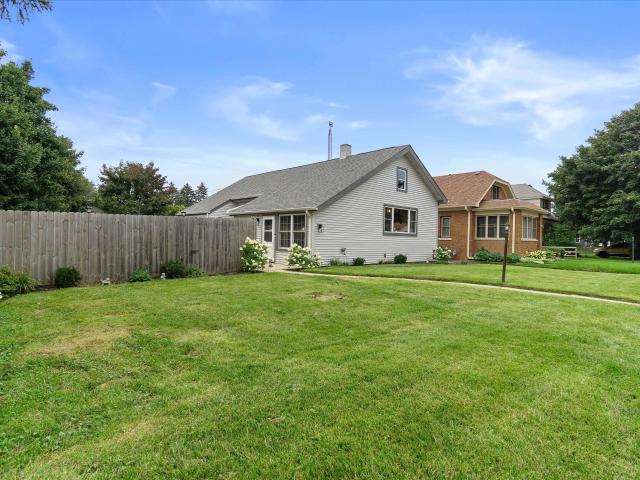 1618 Richard Ave
