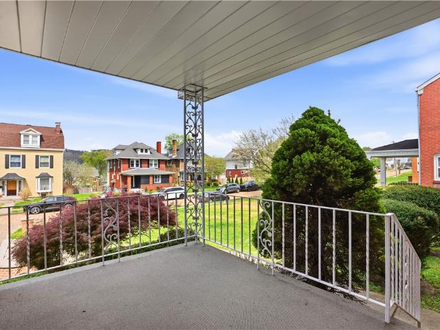1618 Ridge Ave