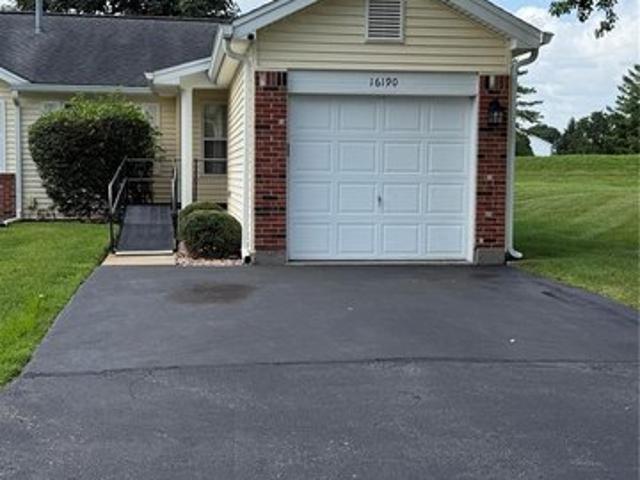 16190 Rose Wreath Ln, Florissant, MO 63034