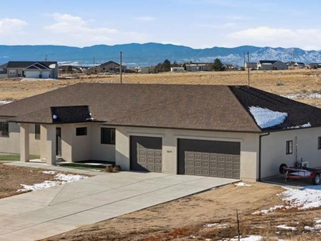 1619 N Calle Rosa Dr, Pueblo, CO 81007