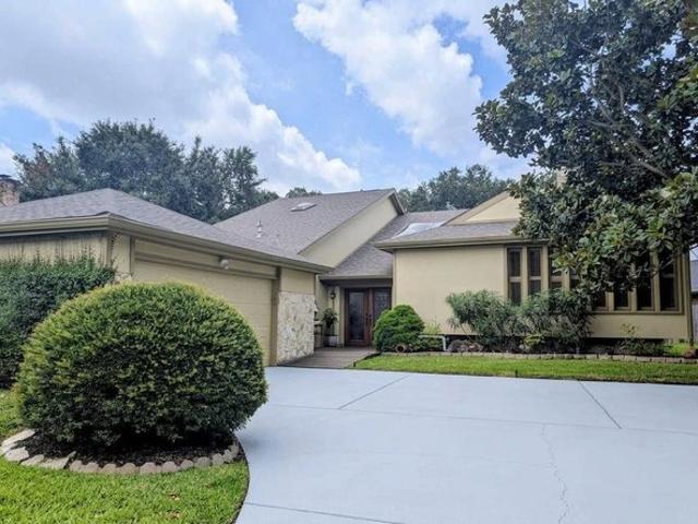 1619 Overland Pass Dr, Sugar Land, TX 77478