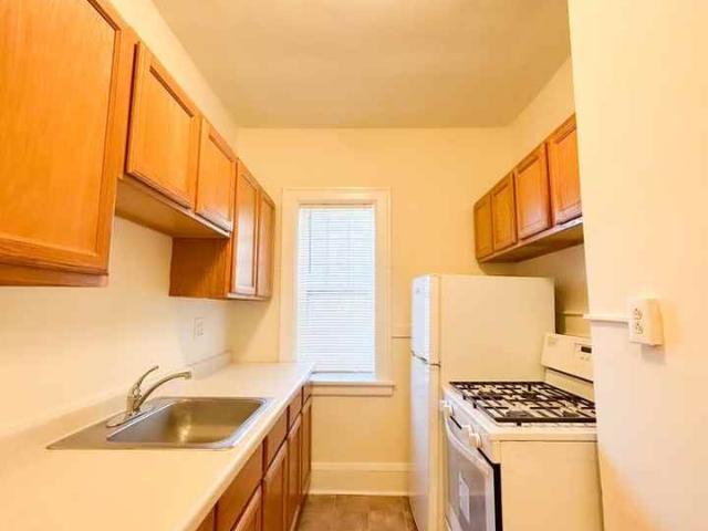 1619 Lagoon Ave Studio Apartment for Rent at 1619 Lagoon Ave, Minneapolis, MN 55408 Uptown