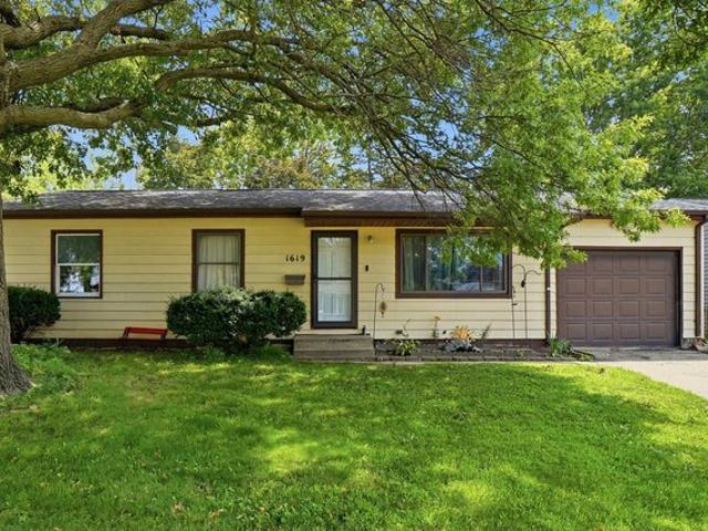1619 Wakonda Dr, Waterloo, IA 50703
