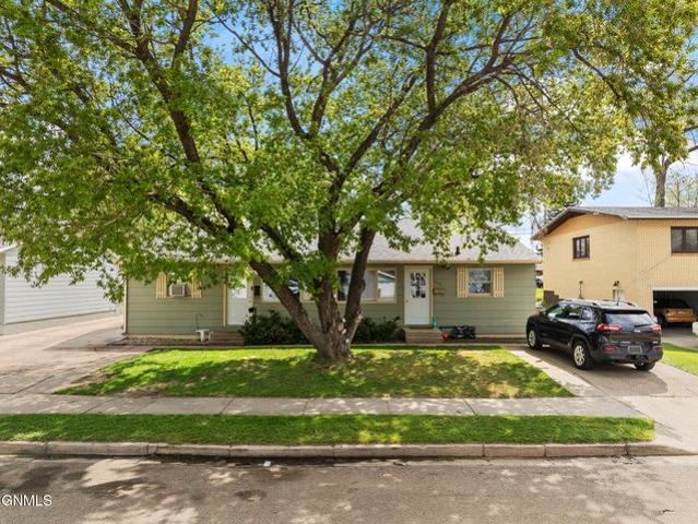 1619 1st St SE, Minot, ND 58701