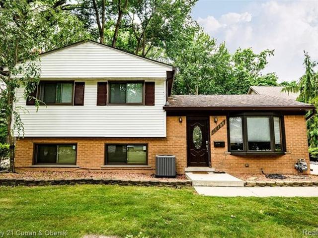 16100 Kennebec St, Southgate, MI 48195