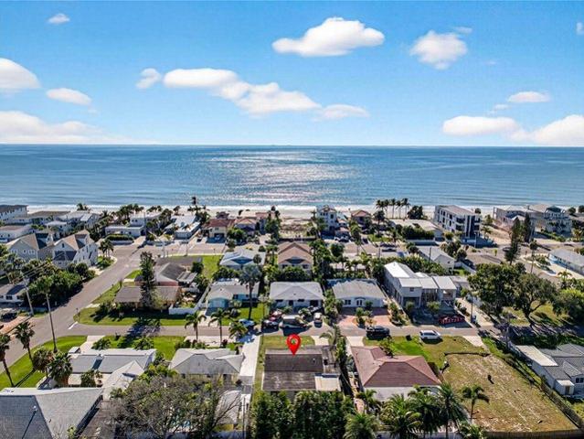 16105 1st St E, Redington Beach, FL 33708