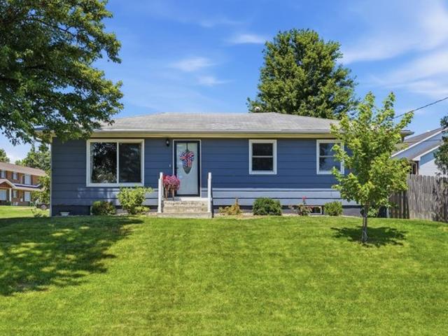 1610 Bies Dr, Dubuque, IA 52002