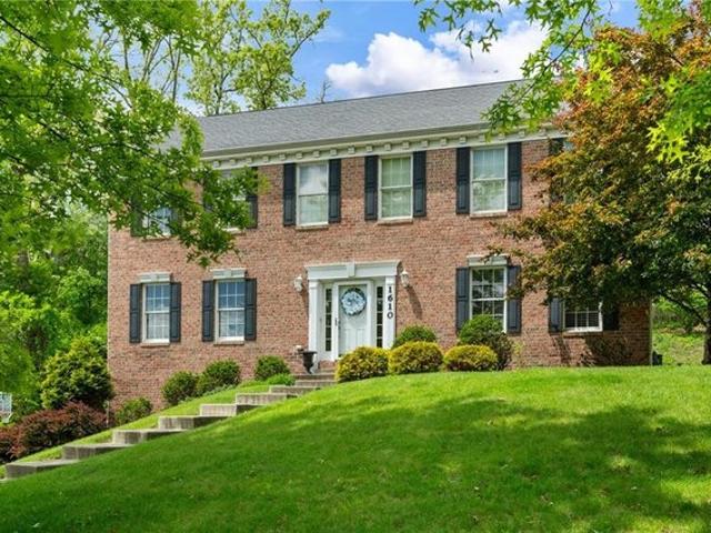 1610 Heritage Dr, Pittsburgh, PA 15237