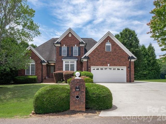 1610 Stone Pine Dr, Gastonia, NC 28056