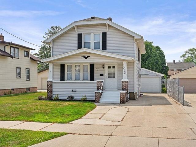 1610 S 14th St, Manitowoc, WI 54220