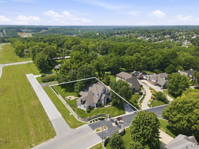 1610 W Caleb Court
