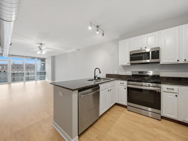 1610 W Fullerton Avenue # 403
