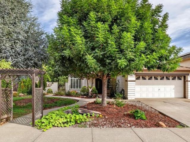 1610 W H St, Dixon, CA 95620