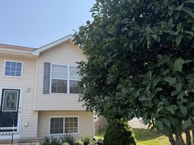 16113 Cottonwood St, Omaha, NE 68136