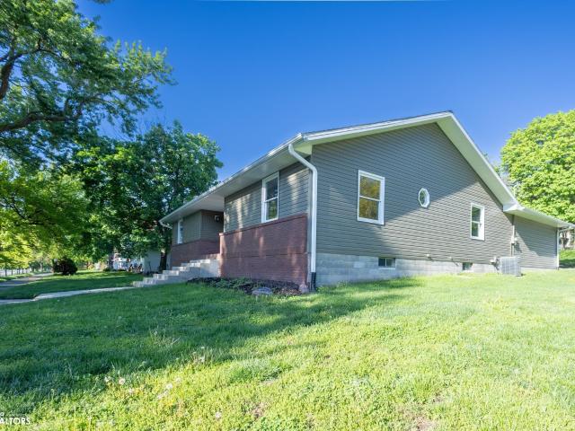 1611 Main Street