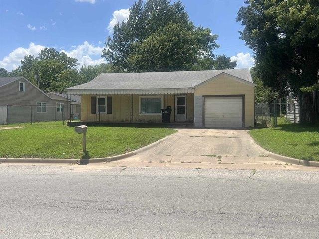 1611 N 8th St, Arkansas City, KS 67005