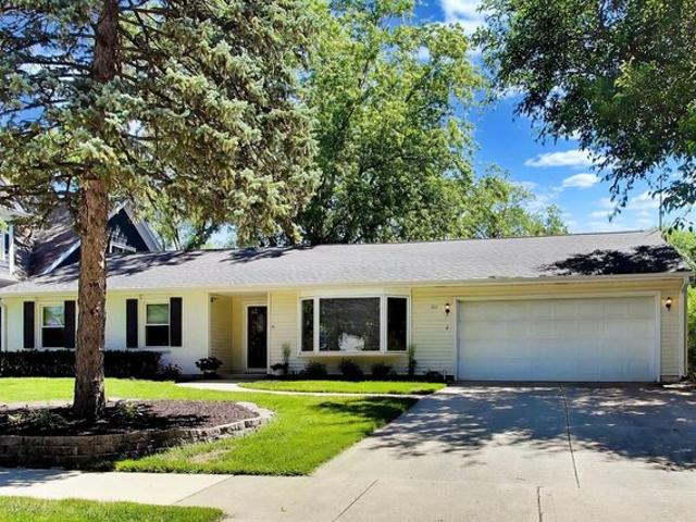 1611 N Fernandez Ave, Arlington Heights, IL 60004