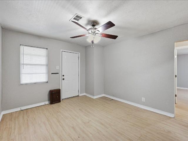 1611 Avenue C, Nederland, US, TX