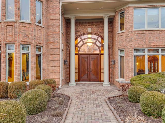 1611 Burr Oak Dr, Libertyville, IL 60048 | MLS #12628 | Compass