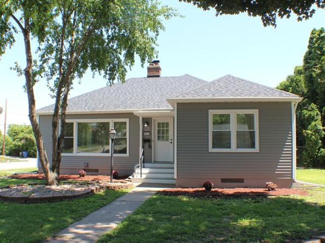 1611 Coffelt Ave, Davenport, IA 52803