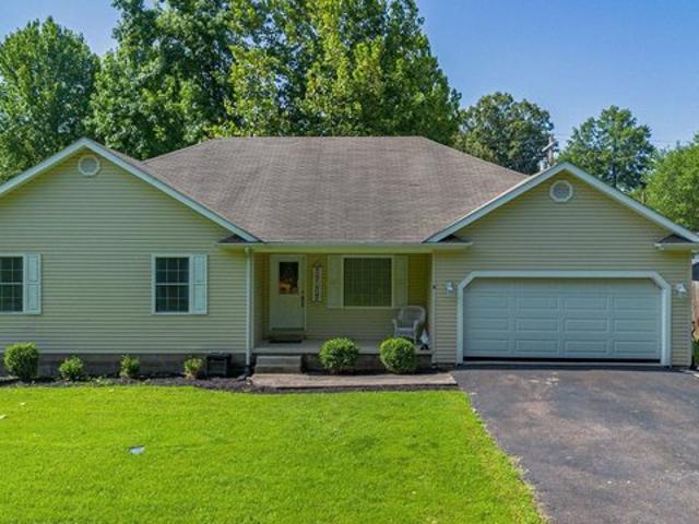 1611 Creekside Dr, Paducah, KY 42003
