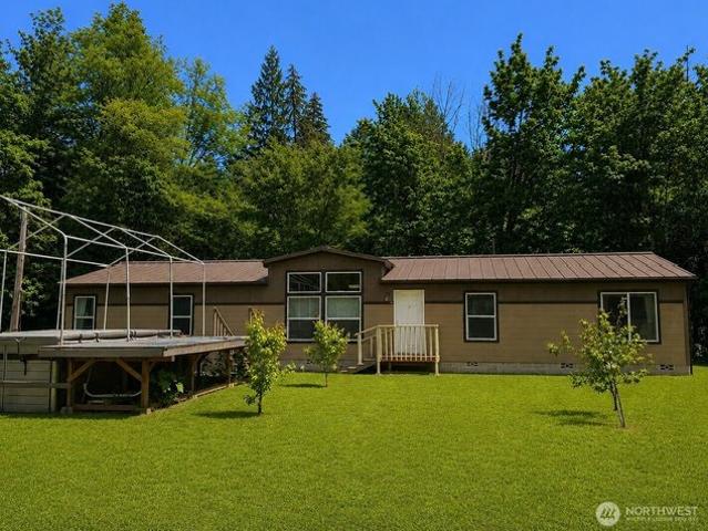 1611 E North Bay Rd, Allyn, WA 98524