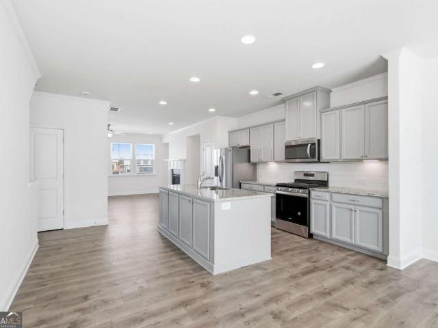 1611 Falcon Crest Way