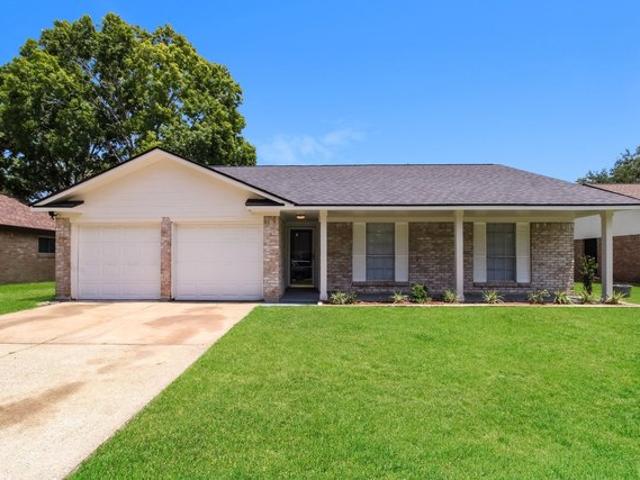 1611 Pecan Hollow St, Pearland, TX 77581