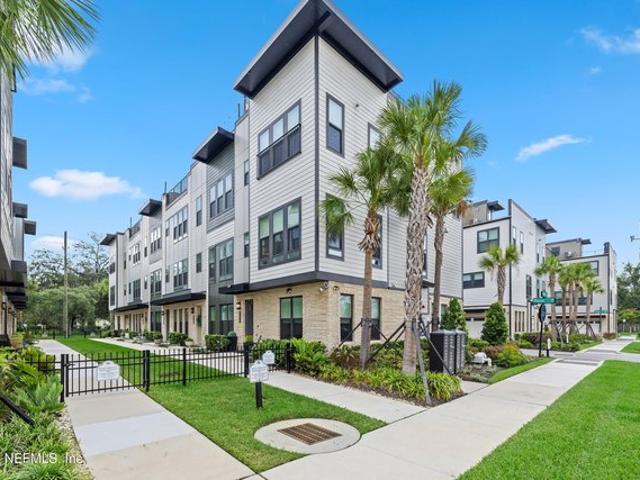 1611 Piazza Pl, Jacksonville, FL 32207