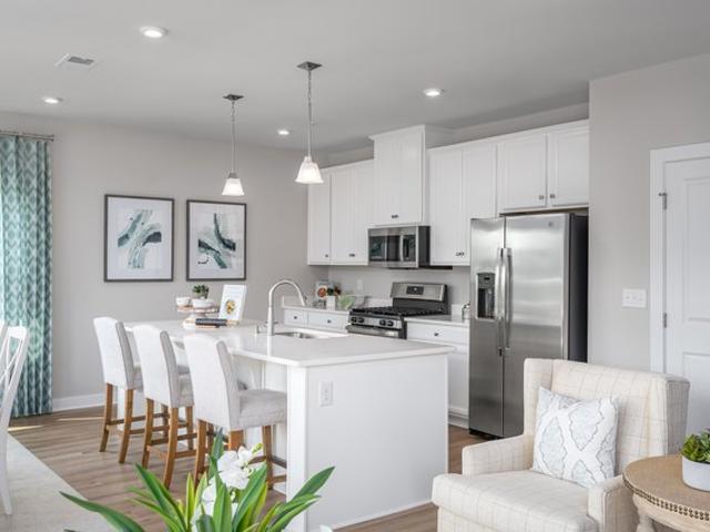 1611 Potomac Shores Pkwy Unit 506, Dumfries, VA 22026
