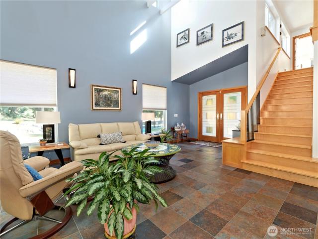 1611 th Avenue NW