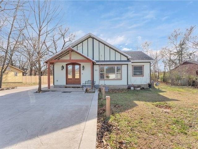 1611 W Backus Ave, Springdale, AR 72762